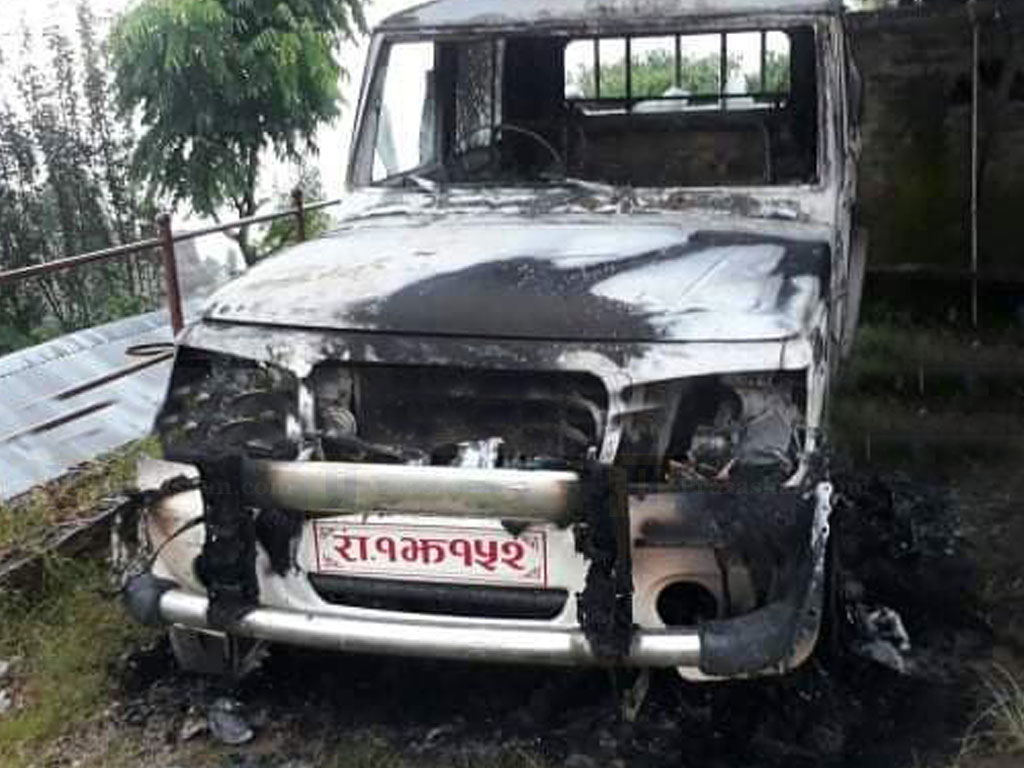 दाङको बंगलाचुली गाउँपालिकाका अध्यक्ष चढ्ने गाडीमा अज्ञात समुहद्धारा ...